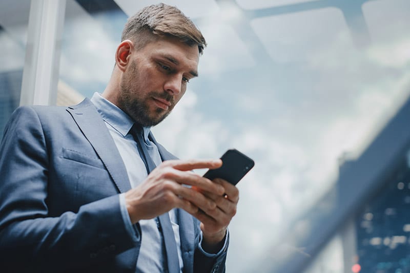 The 30 Second Elevator Pitch Guide: Templates, Examples & More